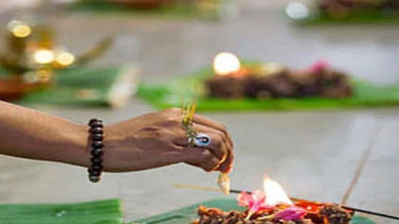 अग्निदेव को ही क्यों लगता है श्राद्ध में पहला भोग? गरुड़ पुराण में आती ...
