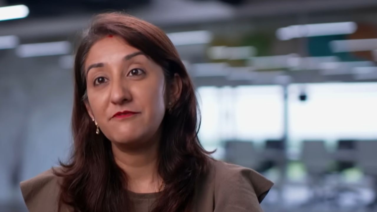 नौकरी हो तो ऐसी! रोजाना प्लेन से ऑफिस जाती है ये महिला, फिर भी नहीं ...