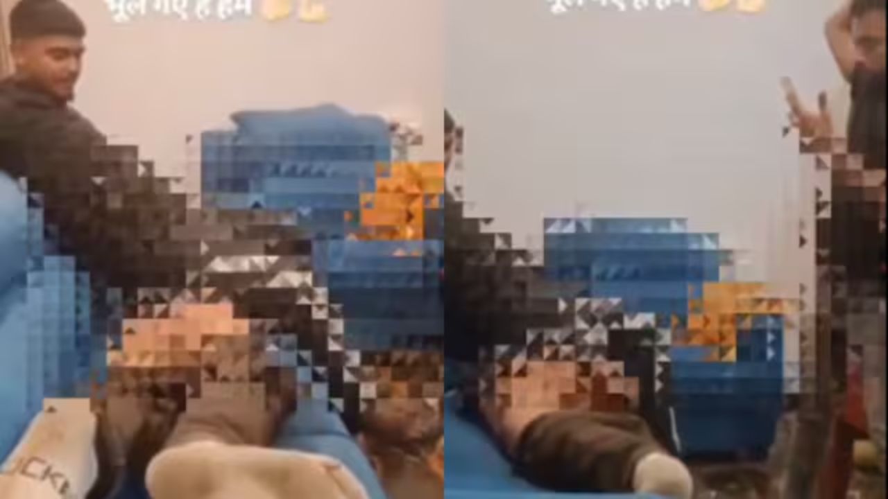 UP: मोबाइल चोरी के आरोप में व्यक्ति को नंगा कर बेल्ट से जमकर पीटा, Video Viral | UP Man stripped ...