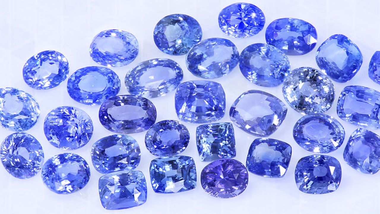 Neelam Gemstone: नीलम रत्न धारण करने से चमक उठती है इन राशि वालों की ...