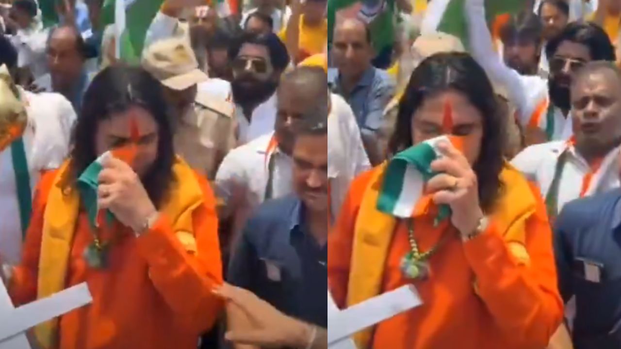 बीजेपी विधायक बालमुकुंदाचार्य ने तिरंगे का किया अपमान, नाक पोंछने वाले ...