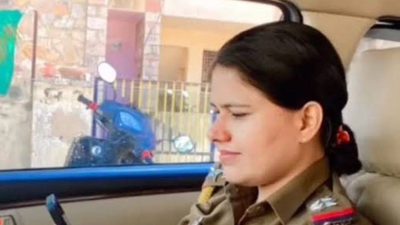 सब-इंस्पेक्टर की वर्दी, फर्जी नाम और VIP रील्स, राजस्थान की मोना बुगालिया किस तरीके से दो साल तक ...