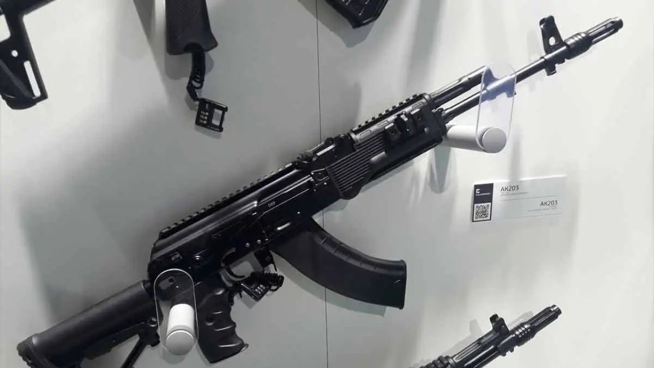 800 मीटर दूर बैठा दुश्‍मन होगा ढेर, हर मिनट 700 गोलियां दागने की क्षमता; अमेठी में बना AK-203 ...