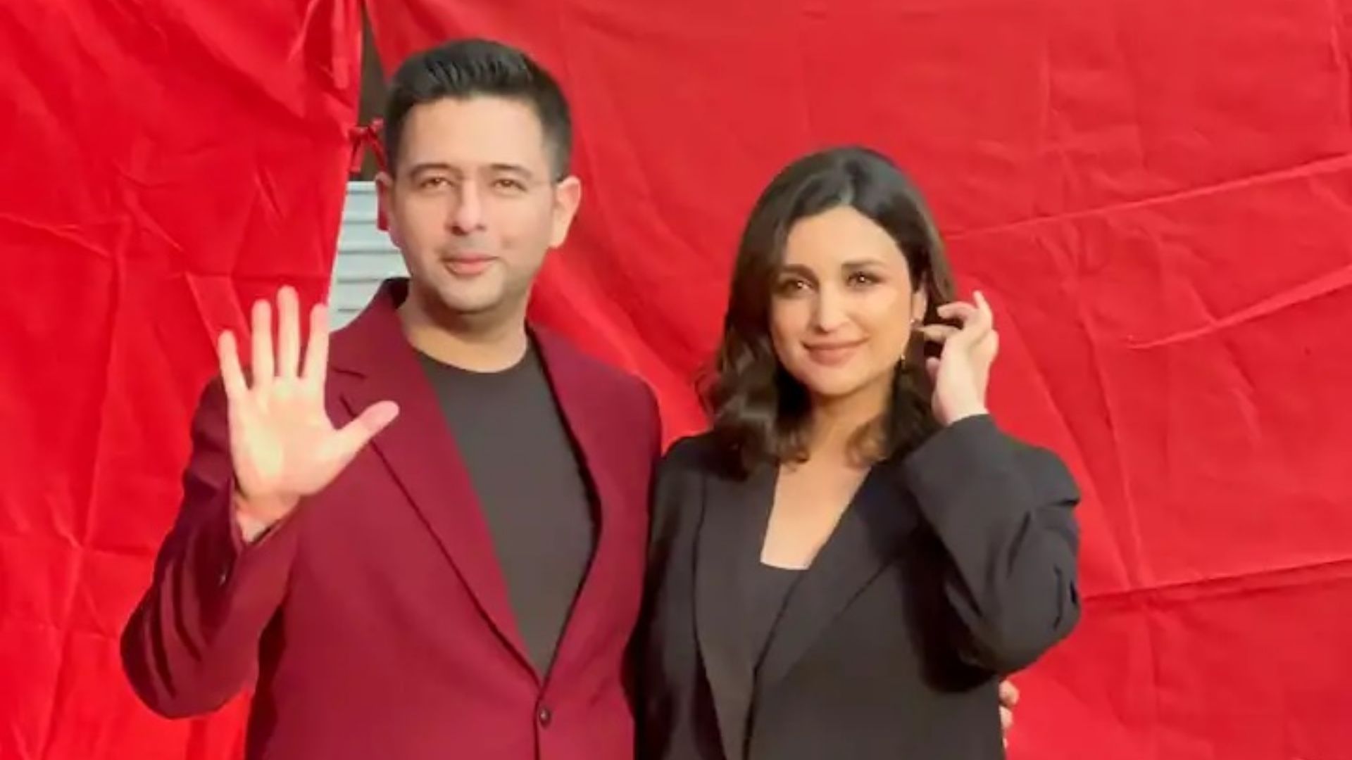 The Great Indian Kapil Show में नंगे पैर पहुंचे Raghav Chadha, हंसी से लोट-पोट कर देगा ये नया ...