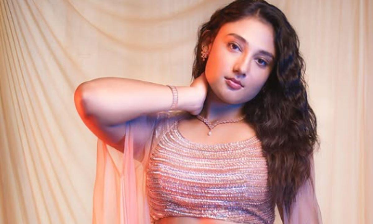 दिल्ली की Ritika Nayak ने तेलुगू सिनेमा में मचाई सनसनी