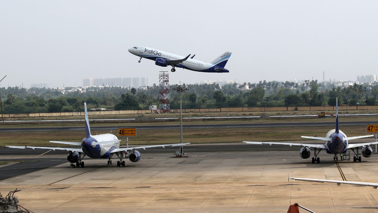 क्‍या हैं New Pilot Roster Norms जिनकी वजह से IndiGo की 150 उड़ानें ...