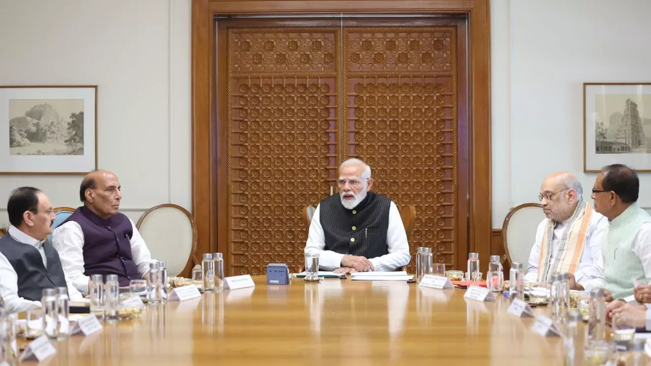 4 घंटे तक चली बैठक, तेल-गैस का संकट, महंगाई से कैसे बचेगा आम नागरिक ...