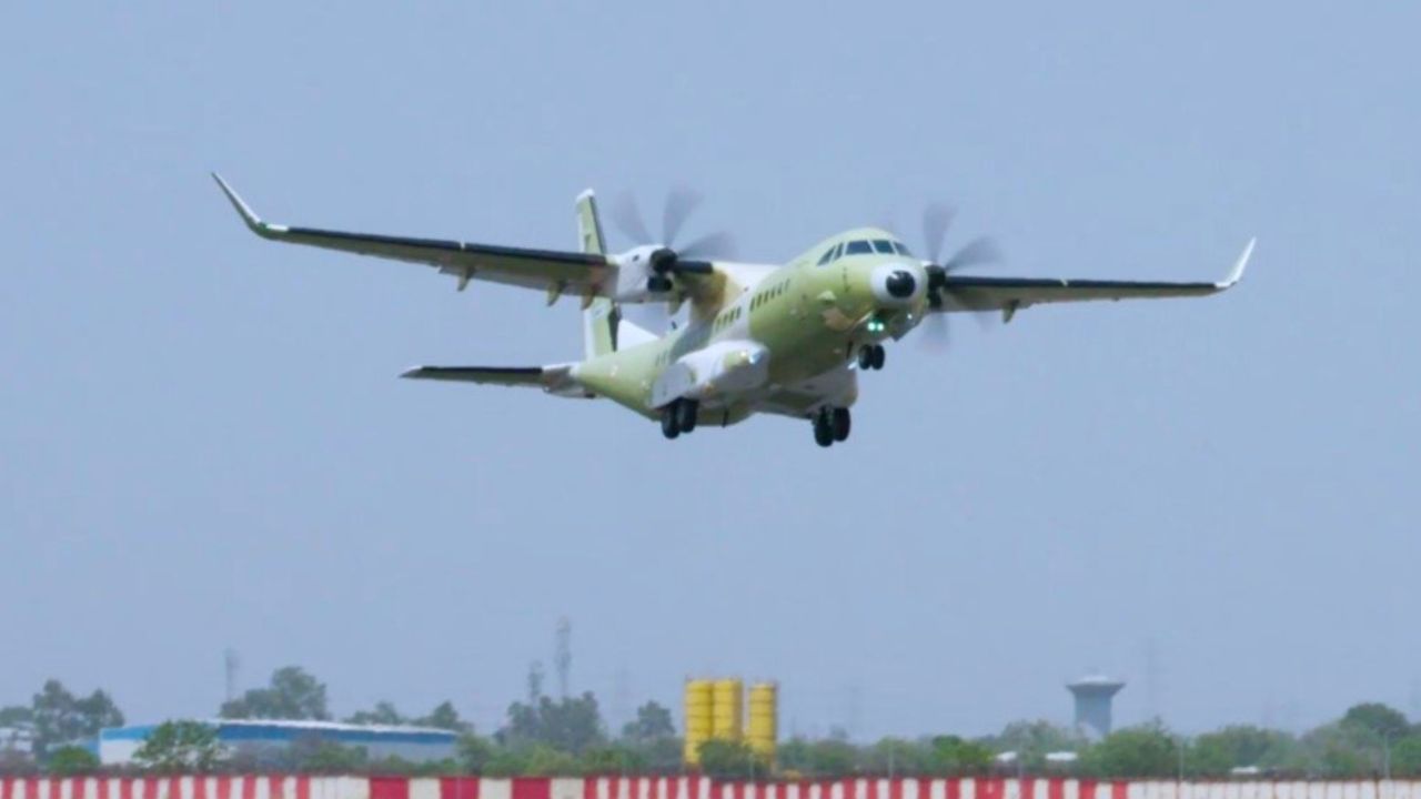 कैसा है मेड-इन इंडिया ट्रांसपोर्ट विमान C-295, मिसाइल अलर्ट सिस्टम से ...